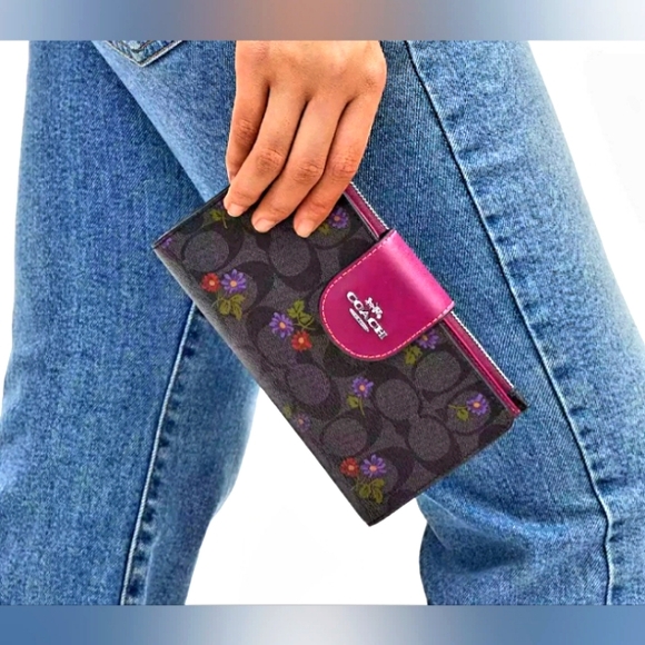 Coach | Bags | Coach Phone Wallet In Signature Canvas With Country ...